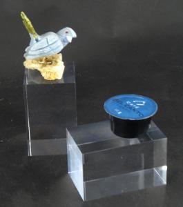 Socle présentoir, support acrylique 5x5x8 cm pour collection