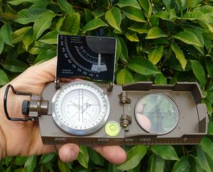 Boussole KONUSTAR-11 de relèvement - géologie - topographie - mesures ...