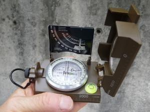 Boussole KONUSTAR-11 de relèvement - géologie - topographie - mesures ...